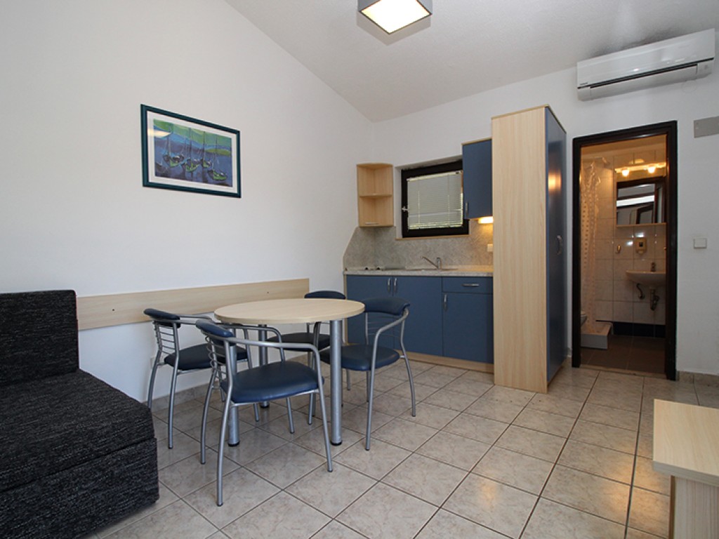 Apartment Type B Top floor Back Line :: The Garden Booking