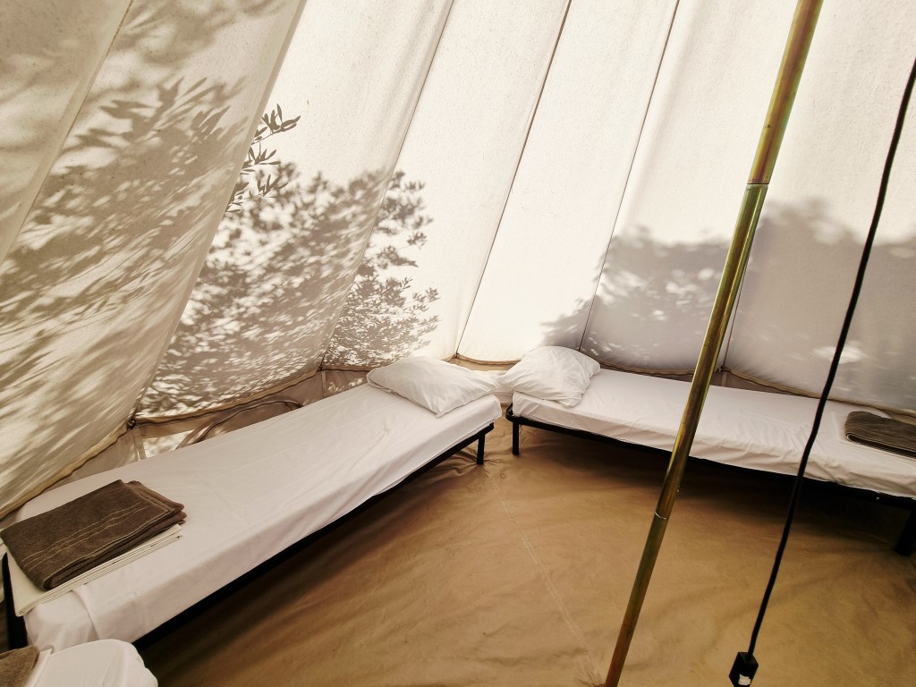 Glamping tent with AC and a locker :: The Garden Booking