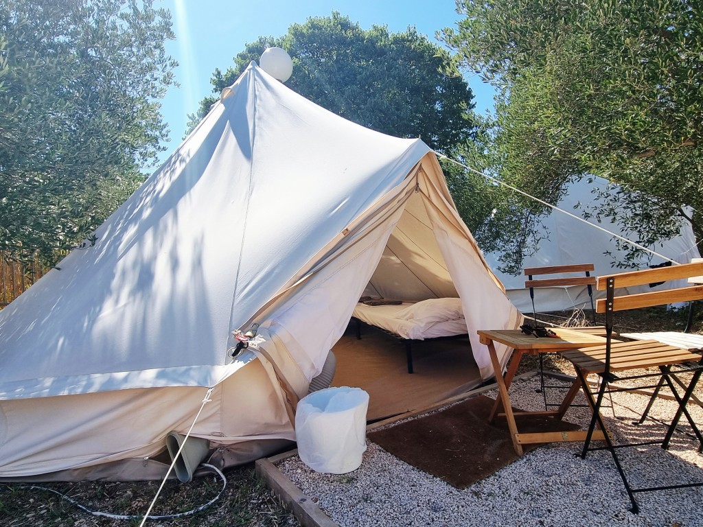 Glamping tent with AC and a locker :: The Garden Booking